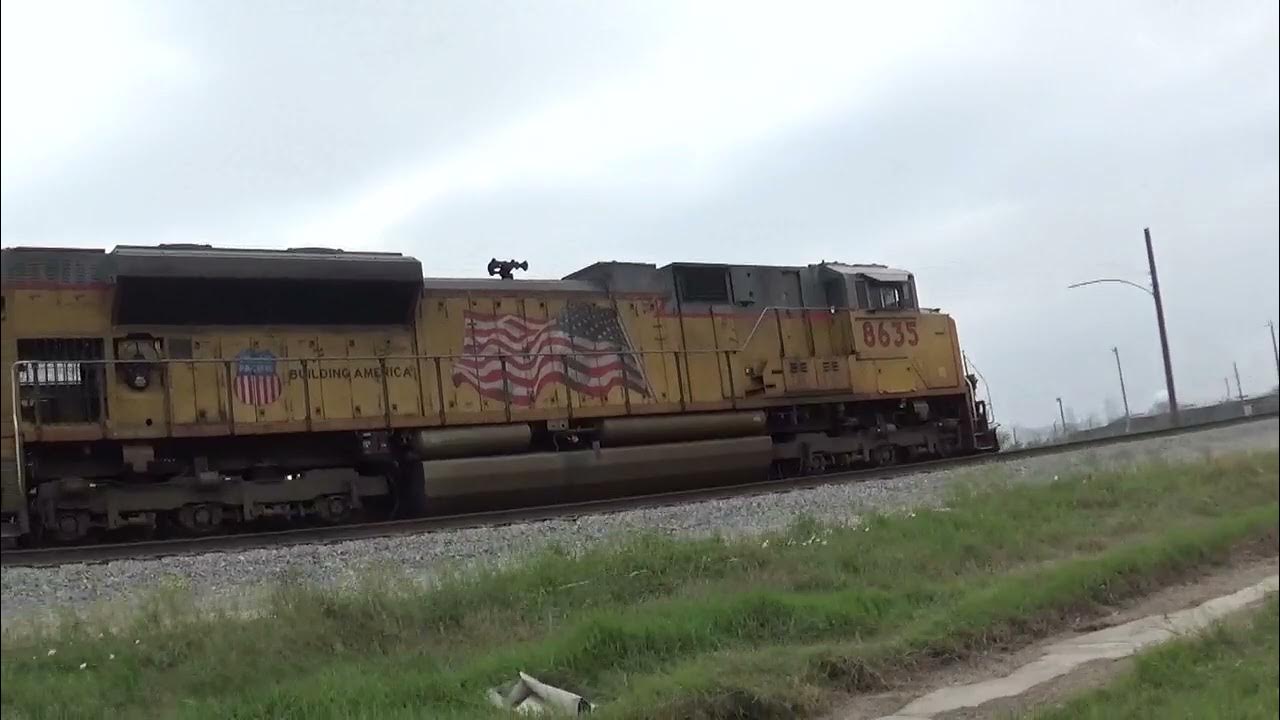 UP 8635 Leads Gondola Housotn,Tx - YouTube