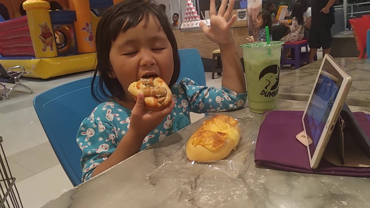 Makan Roti dengan Nikmat - YouTube