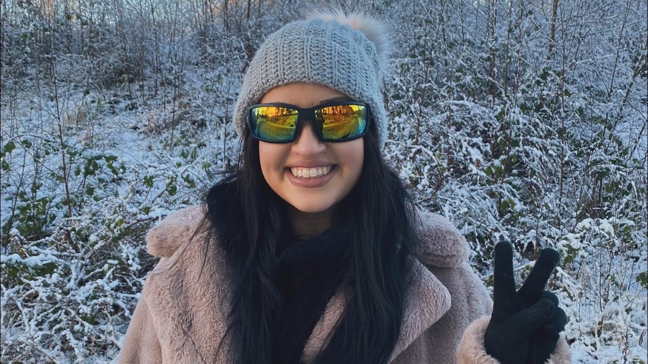 First week back at work, panto, Lego & dog walks - YouTube