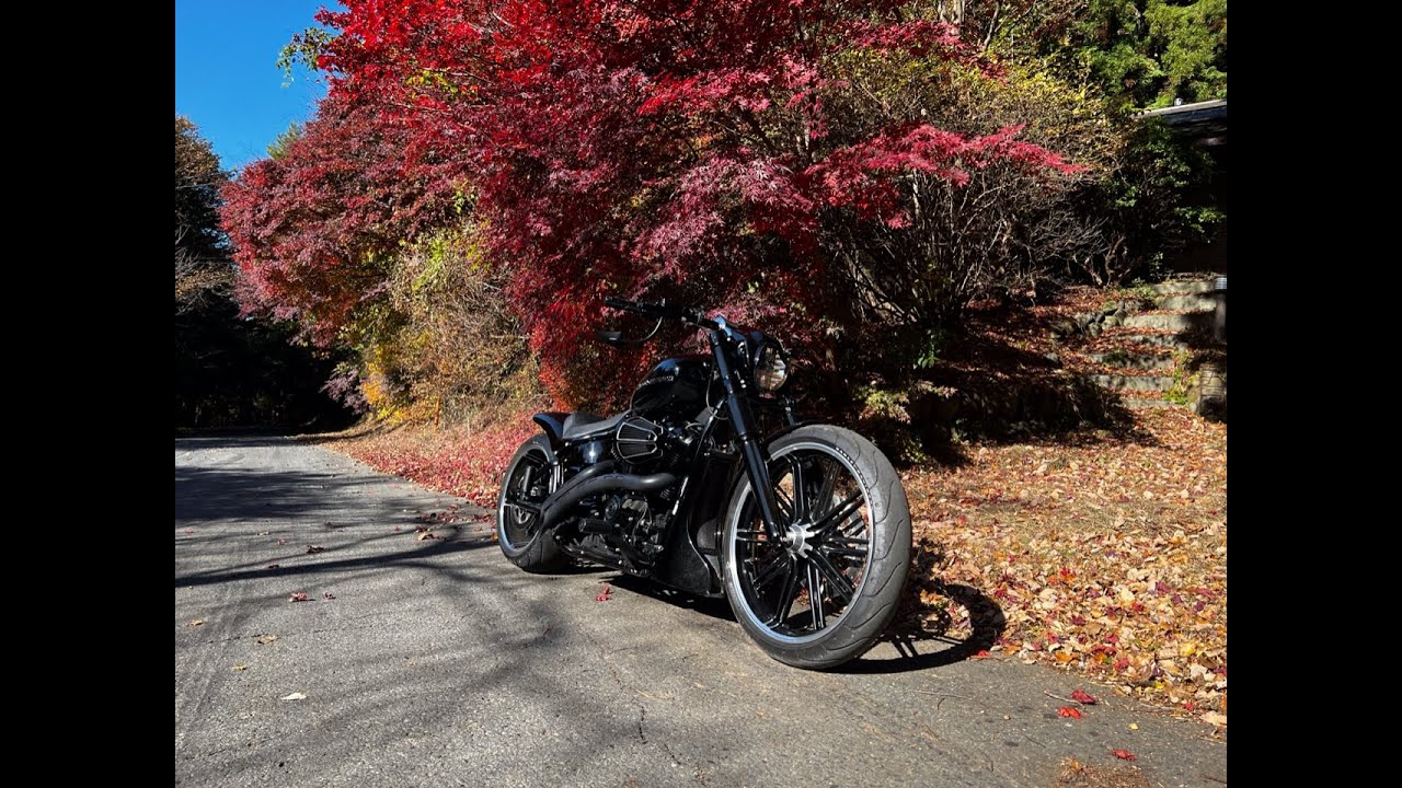 Harley-Davidson Breakout Autumn footage - YouTube