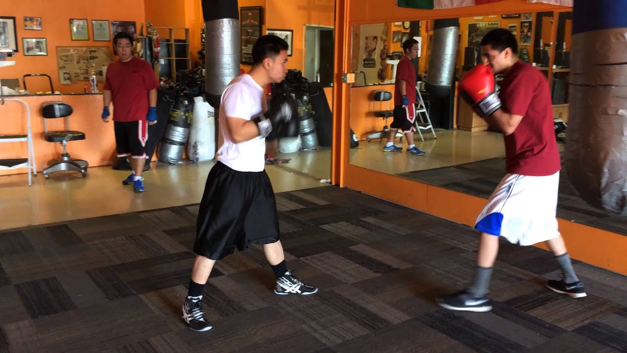 Contenders Gym Sparring - Adrian v. Junior - YouTube