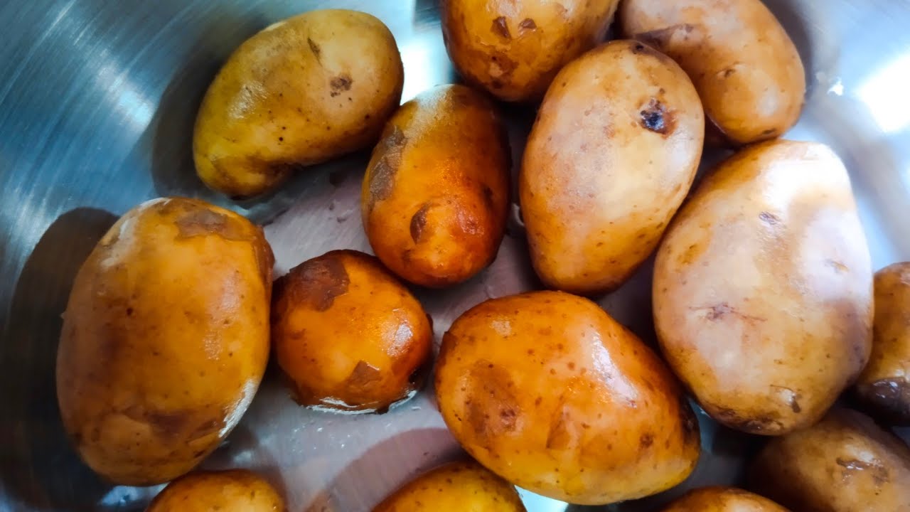 aaloo ubalna ya boil karna for beginners#aaloo kaise boil karein - YouTube