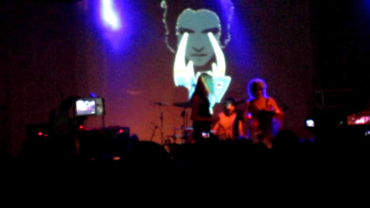 Peaches - Shake Your Dix - YouTube