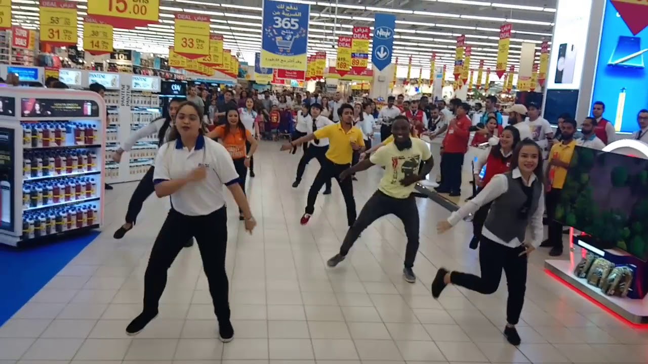 CARREFOUR MOE FLASHMOB (Can't stop the feeling) - YouTube