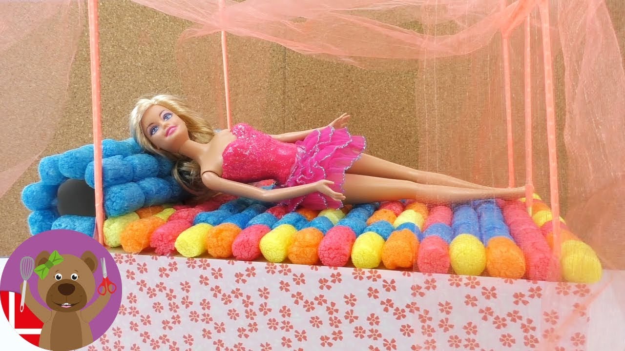 Lav en Barbie seng - DIY Himmelseng lav selv dukkehus møbler - YouTube