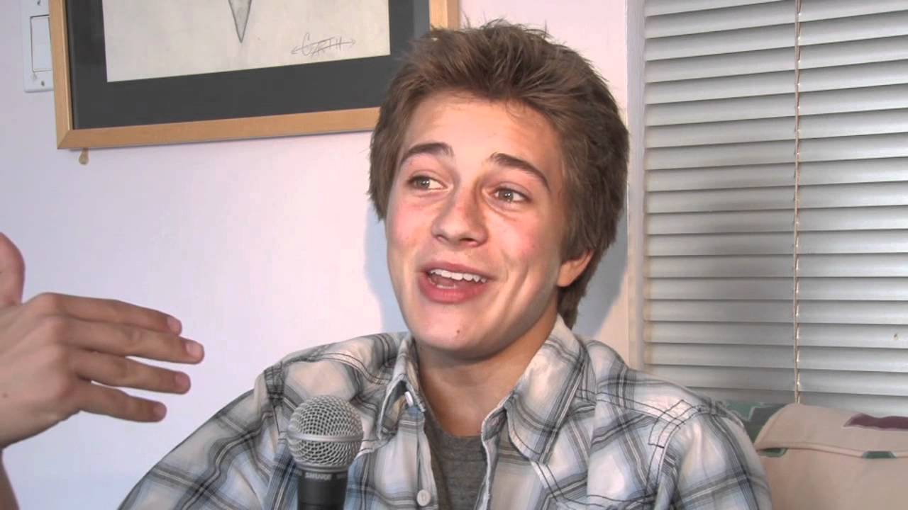 Billy Unger on being part of the Disney XD family - YouTube