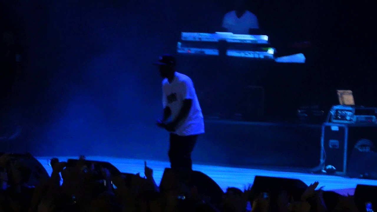 Kendrick Lamar - Swimming Pools (Drank) Live - YouTube