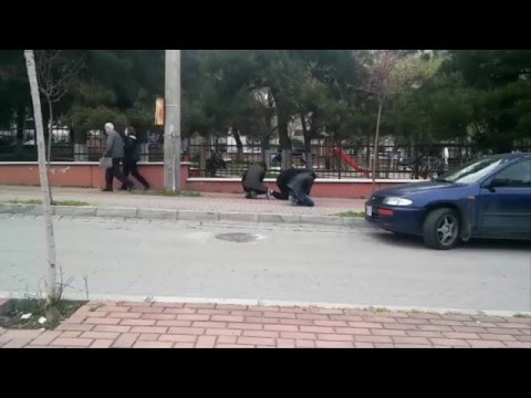 ŞAKA - INSANLARIN ONUNDE EGILIP BAGCIGIMIZI BAGLADIK