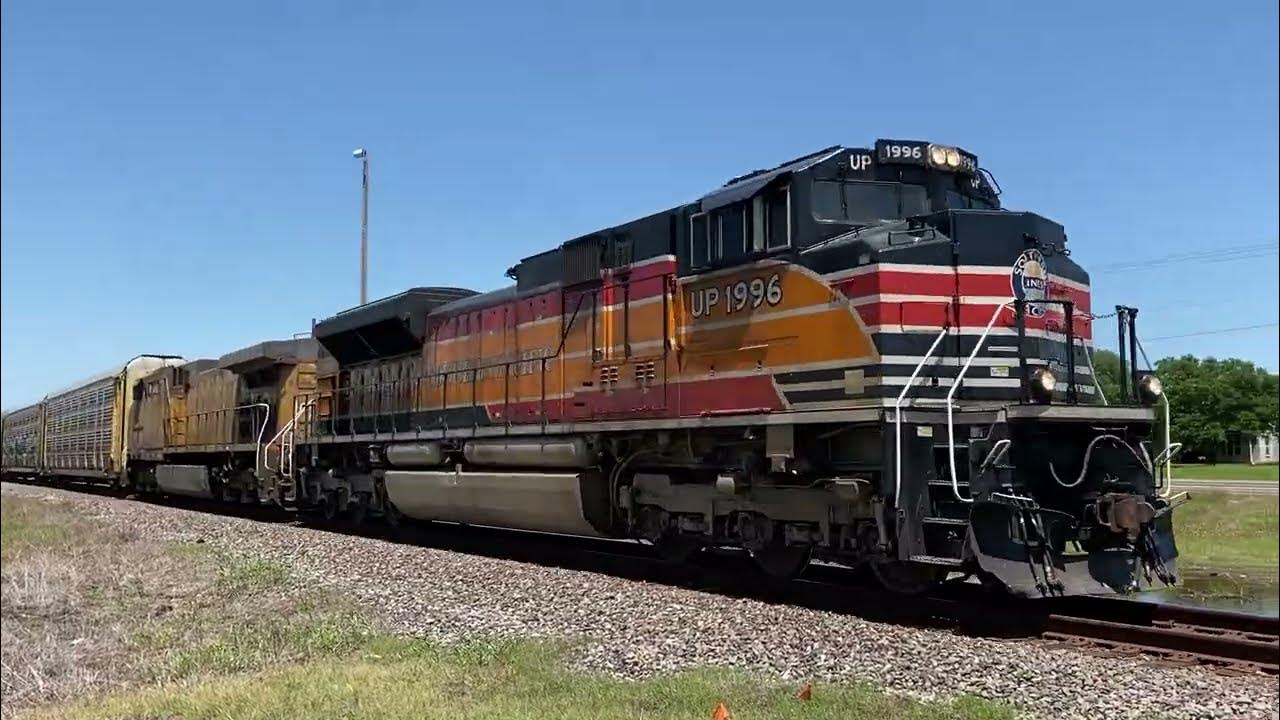 Southern Pacific Heritage Unit 1996 Leads Ex SP Unit in CSTAT - YouTube