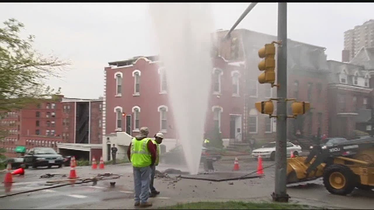 Springfield water main break sent water shooting up four stories - YouTube
