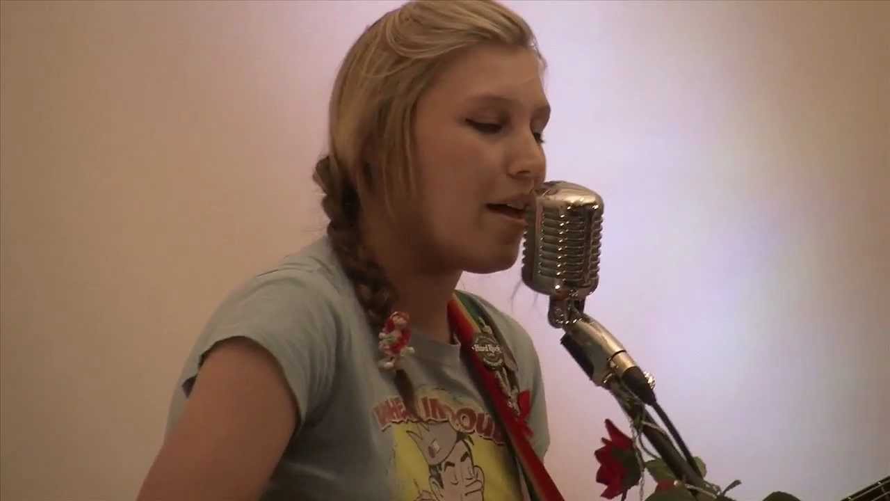 Emma Rowe at TEDxDarwin 2012 - YouTube