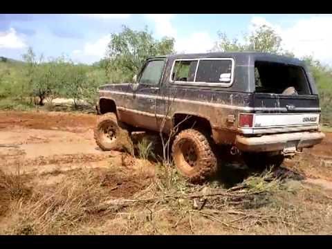 87 K5 Blazer mudding - YouTube