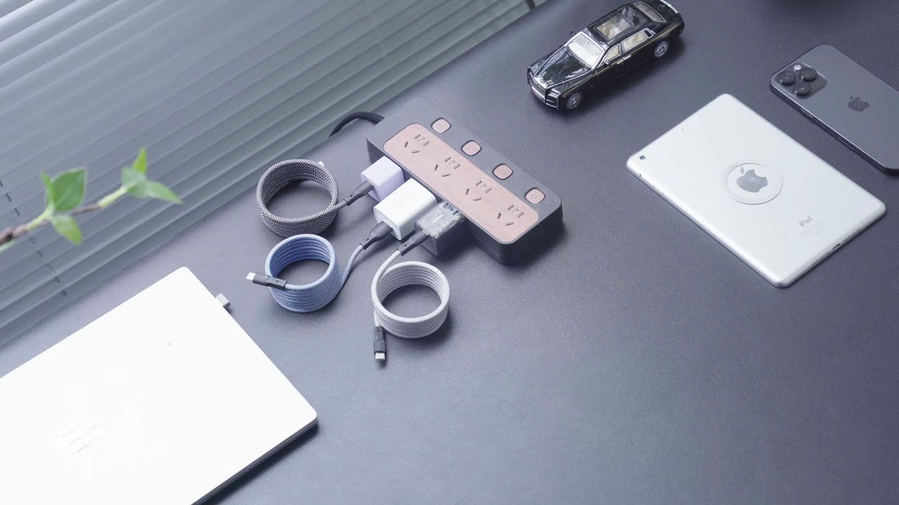 World's First Tangle-Free Cable - YouTube