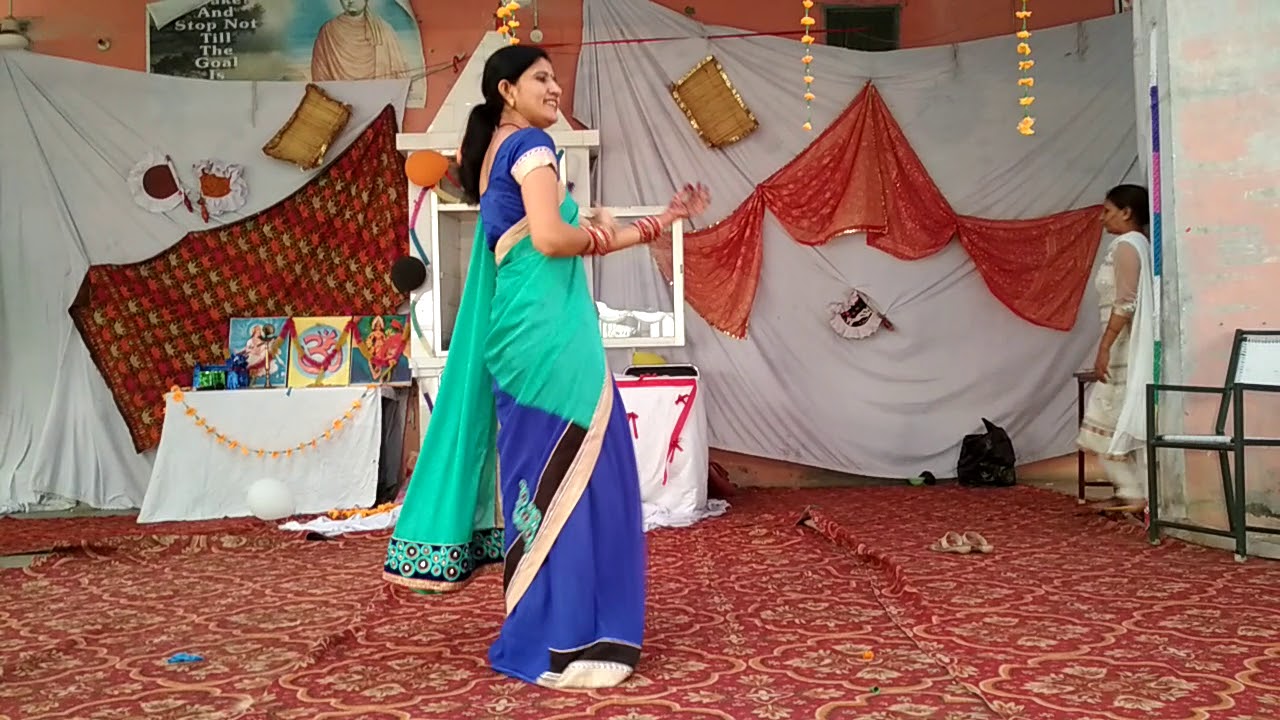 Usha sharma dancing video...nai jana nai jana - YouTube