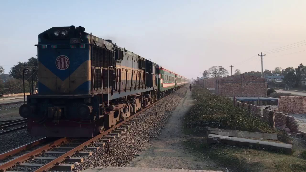 Intercity Train 705/Down PT-INKA Company Coach Ekota Express Passing ...