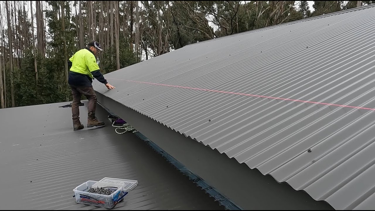 Workshop build part 13, Installing metal roofing - YouTube