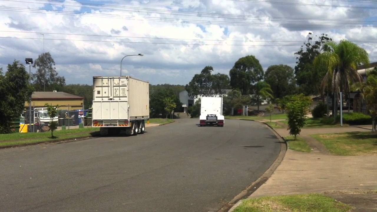 Australian Right Hand Drive Peterbilt 379 - YouTube