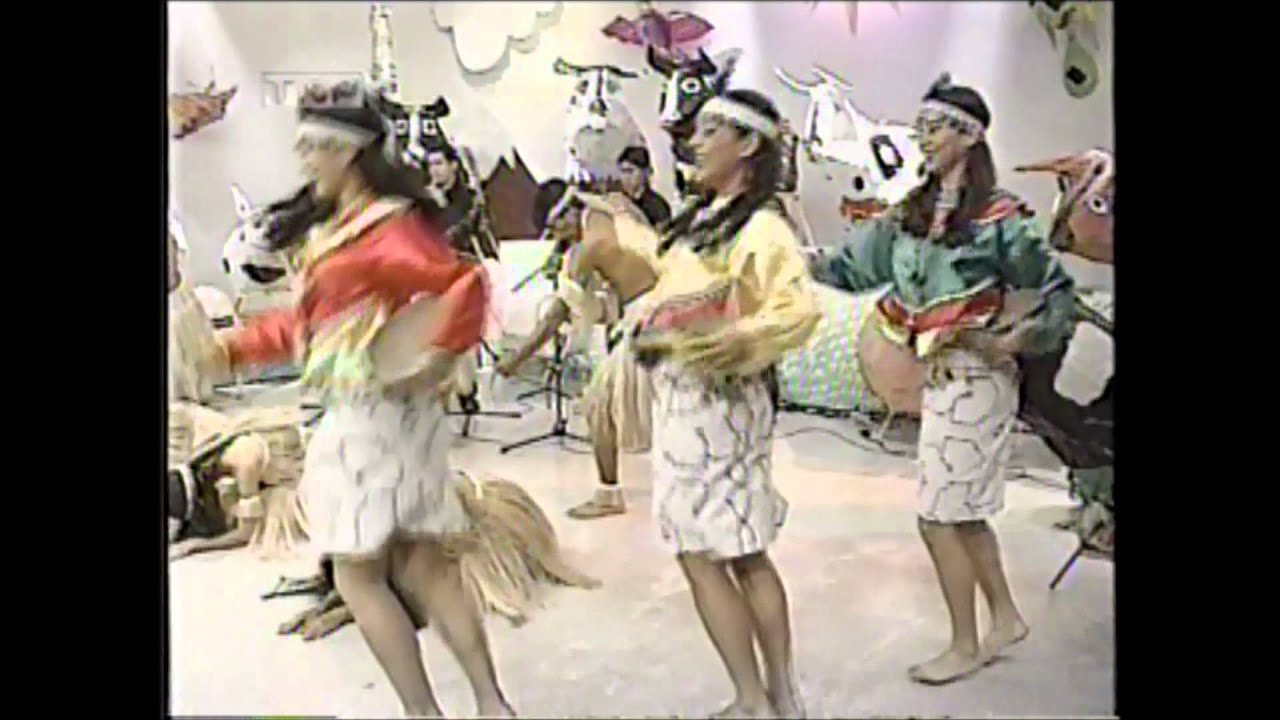 CARAPACHOS danza por la Asociacion Cultural Jallmay Peru - YouTube