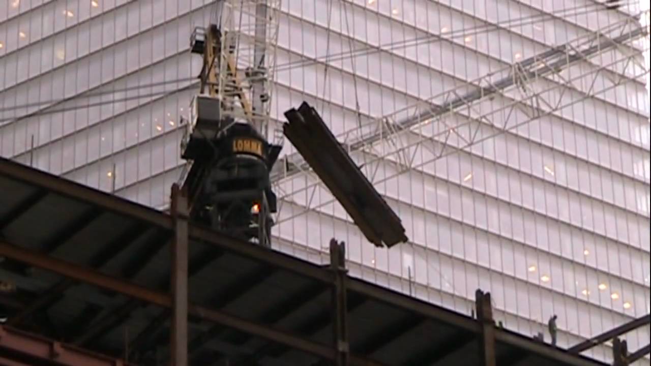 Favco M760D Tower Crane Raising Steel onto 1WTC - YouTube