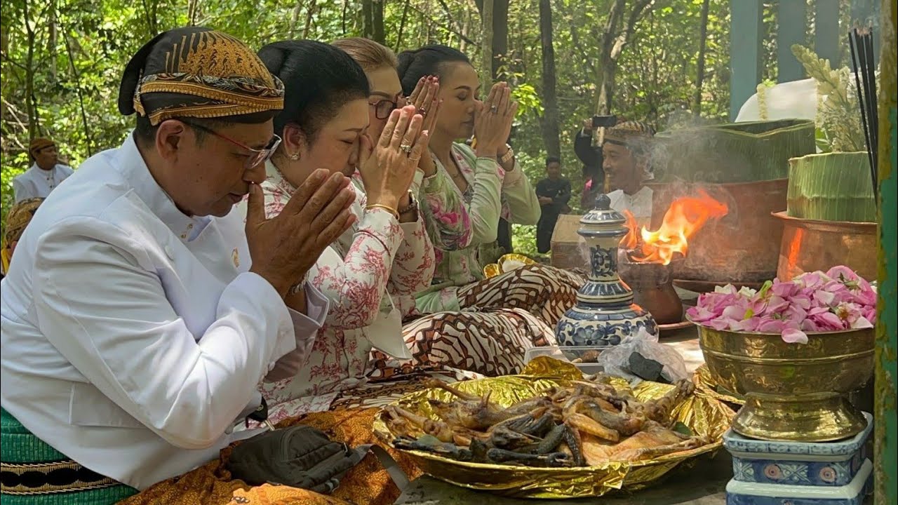 RITUAL PESUGIHAN OMYANG JIMBE BEGINI CARA NYA - YouTube