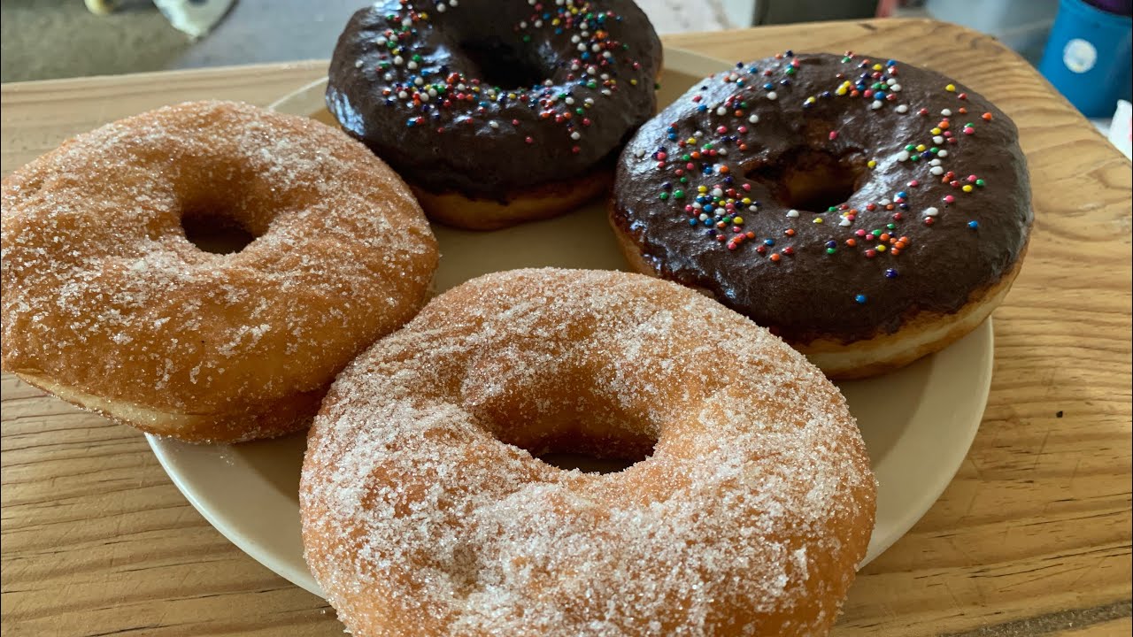 Donas de chocolate y azucaradas con manjar método artesanal // el ...
