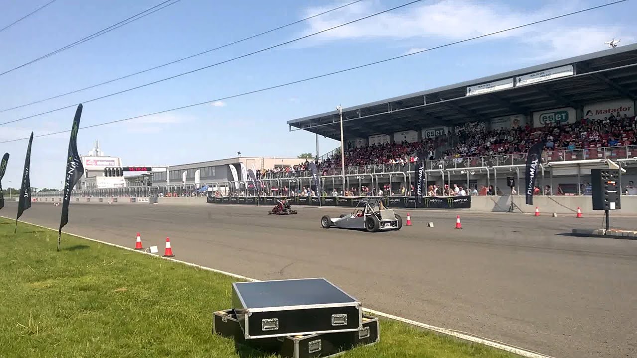 Motokara R1 vs Dragster VR6 - YouTube