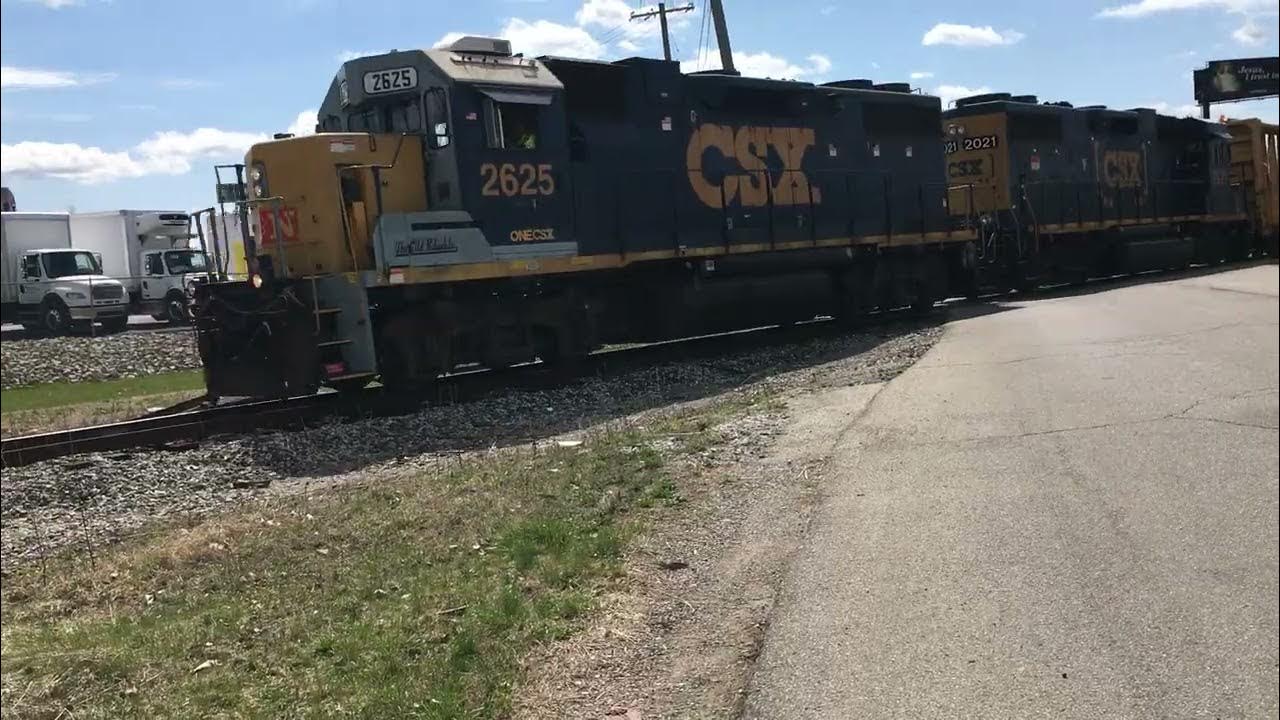 CSX Y129 getting onto the Nabb Branch in Jeffersonville, Indiana 3-26-2025 - YouTube
