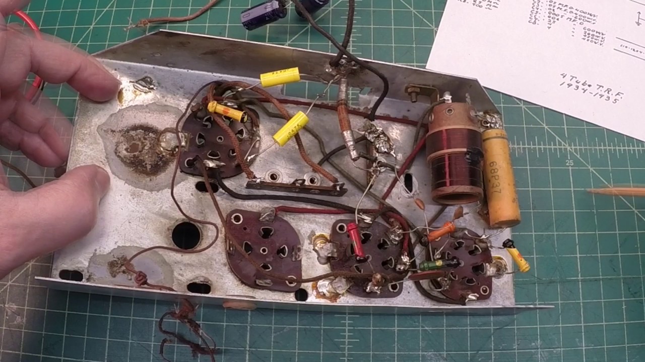 Peter Pan Radio - Day 9 P2 (Replacing Electrolytic Capacitors) - YouTube