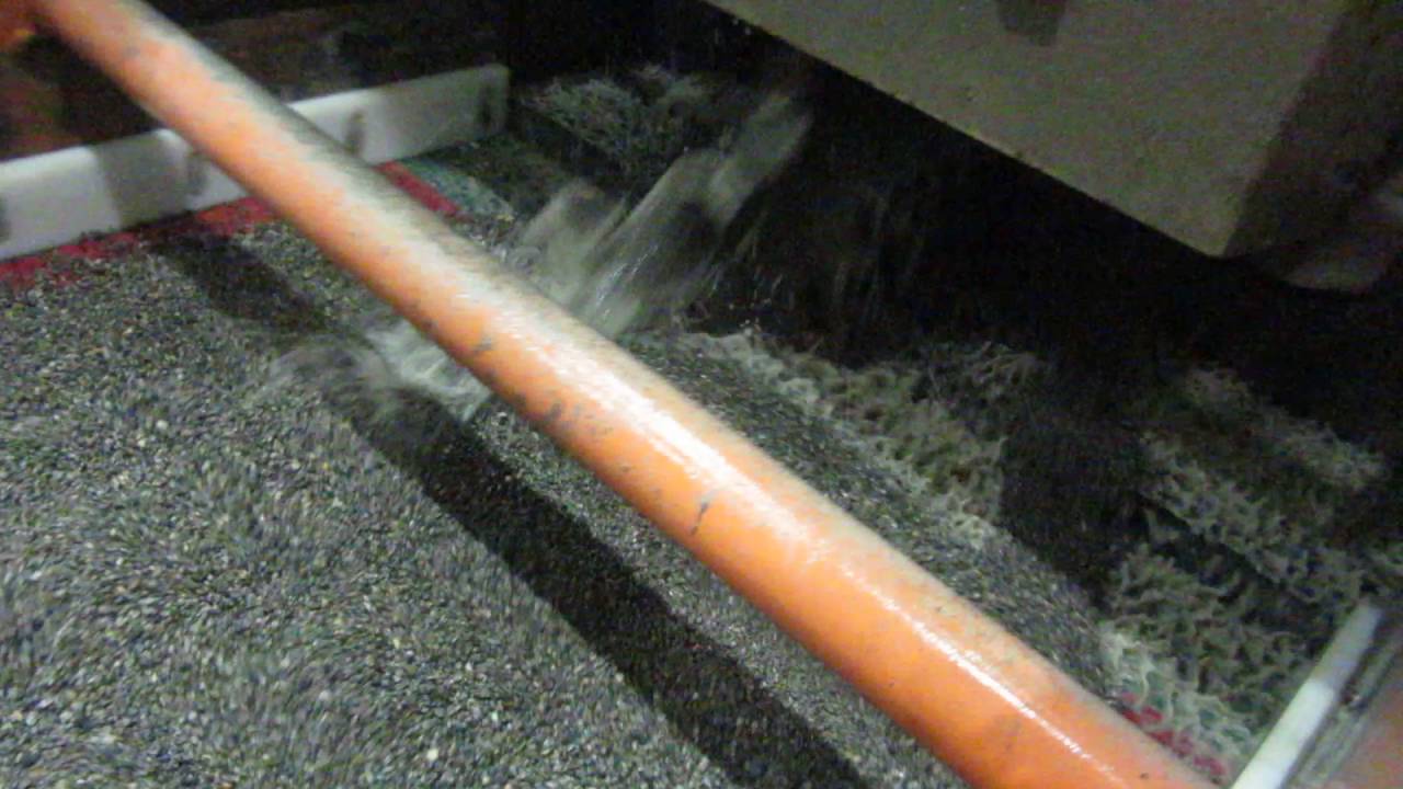 Secondary motion, 1mm wet sizing with Polydeck screen panels - YouTube