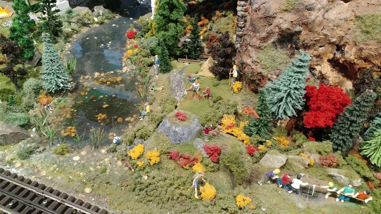 PUSHING THE 31 BUTTON ON MODEL TRAIN CITY @ MORRIS MUSEUM TURNS ON ...