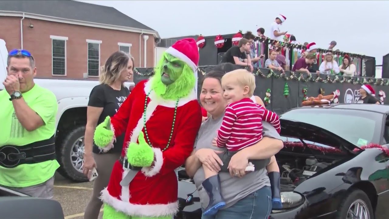 The 37th Annual Christmas in Central Parade - YouTube