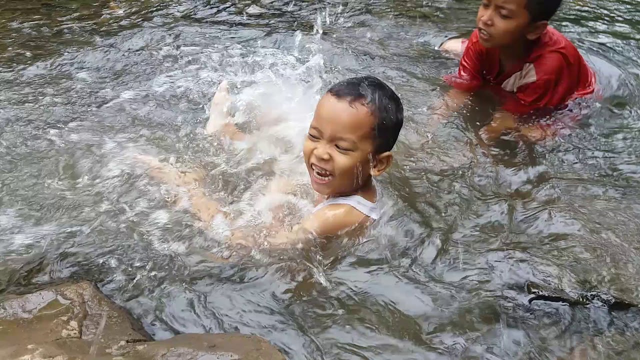 Mandi di kali - YouTube