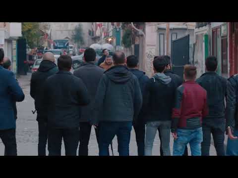 O parmagını indir (çukur)