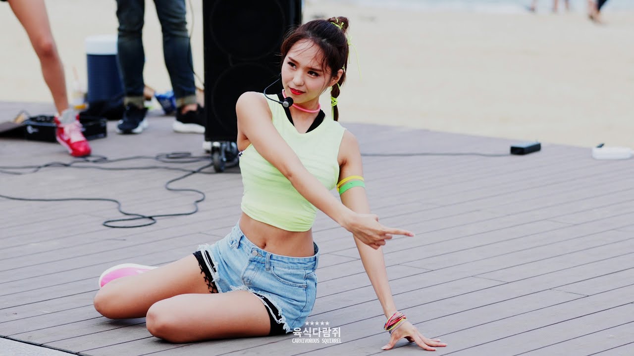 170808 라니아 광안리 버스킹 Make Me Ah 유민 4K 직캠 by 육식다람쥐 - YouTube