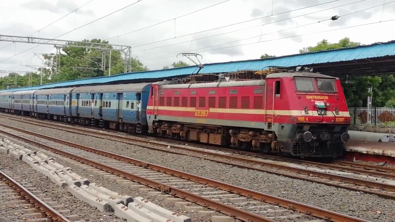 12860 Howrah - Mumbai CSMT Gitanjali Express arriving Akola Jn with SRC ...