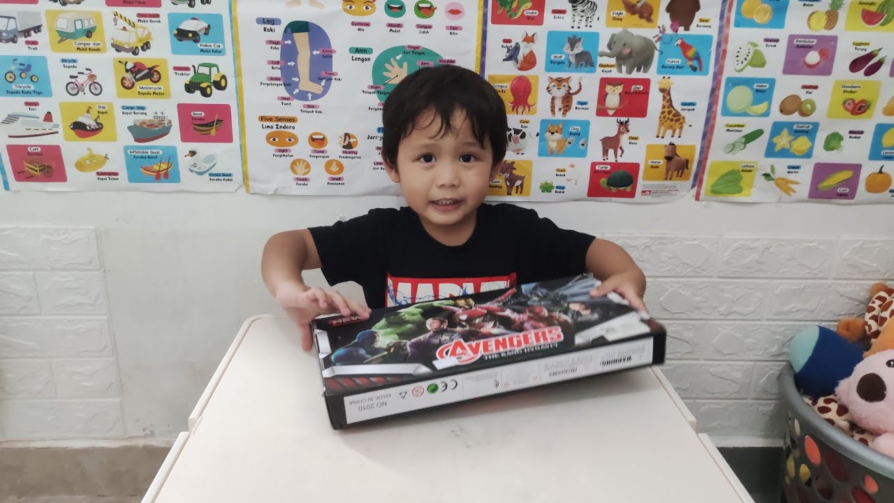 Unboxing Mainan Avengers bersama Jojo - YouTube