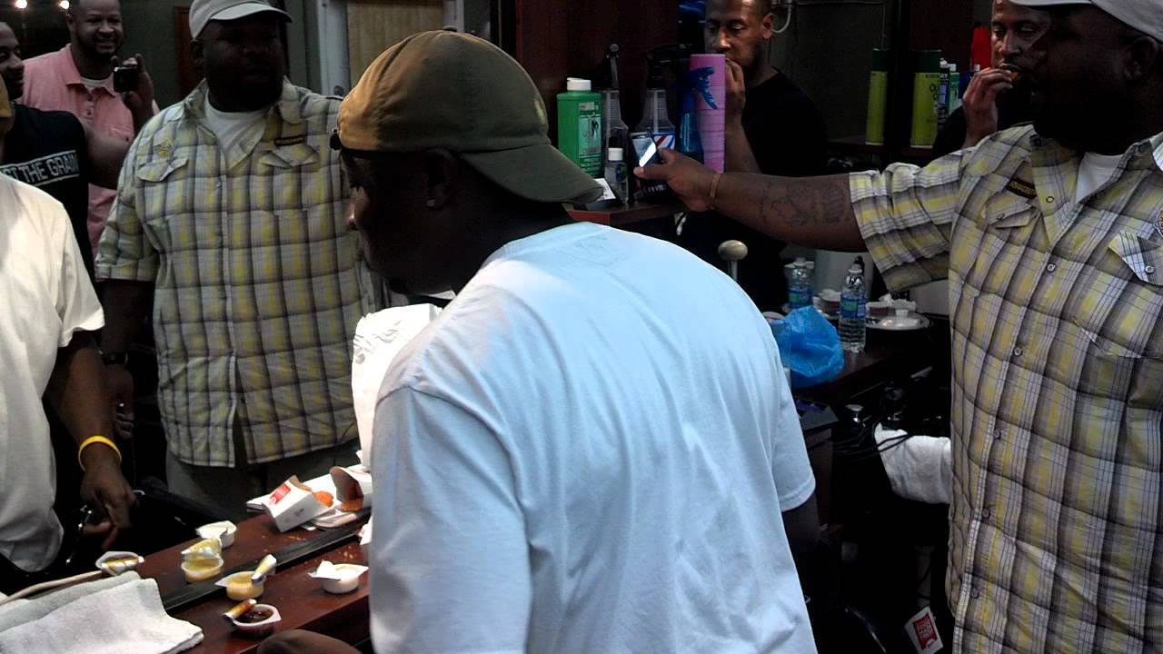 Chicken nugget eating contest - YouTube