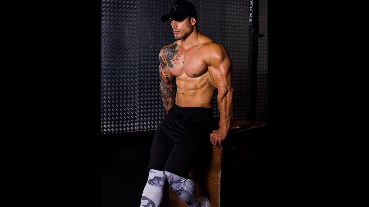 Flexing my current shape #bodybuilder - YouTube