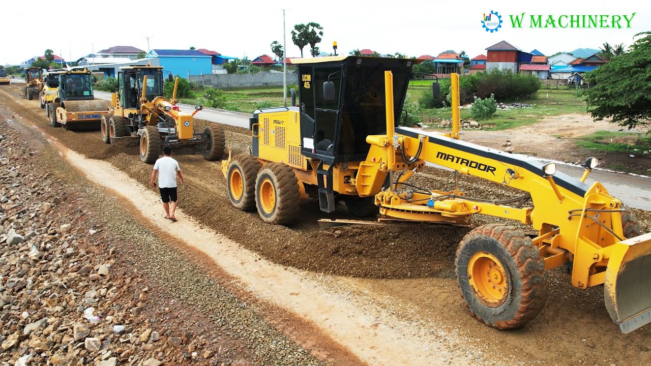 Wonderful Grader Team Spreading Gravel Renew Roads | Nice Activities ...