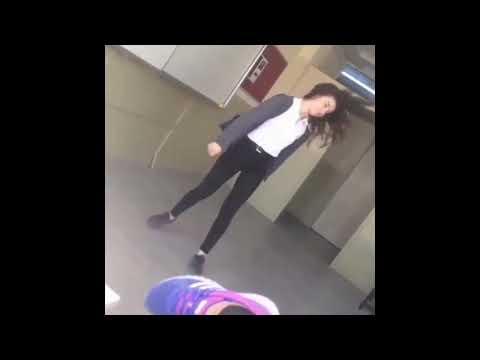 BU LİSELİ KIZLAR ÇILDIRMIŞ OLMALI