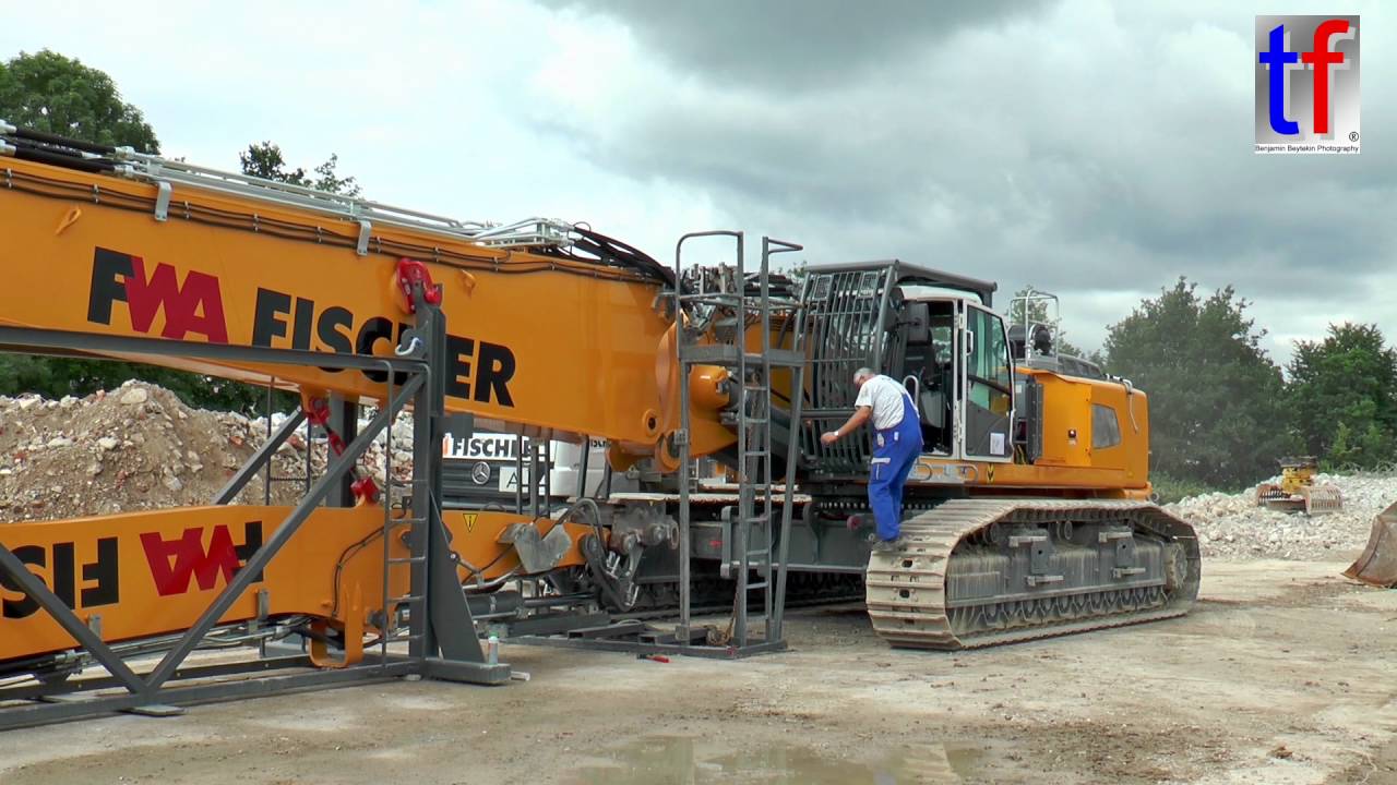 LIEBHERR R 960 HRD, Dockt am Longfrontausleger an, Schorndorf, Germany ...