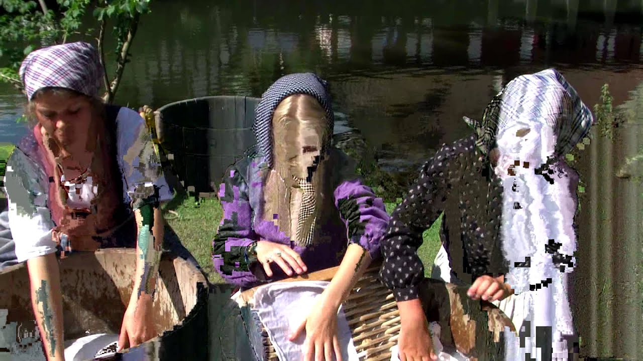 DE GAMELE BY - YouTube