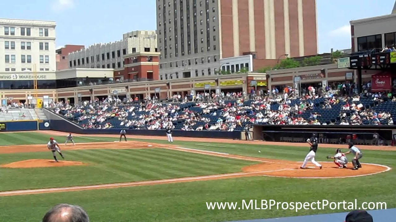 Eric Surkamp strikes out Kyle Bellows - YouTube