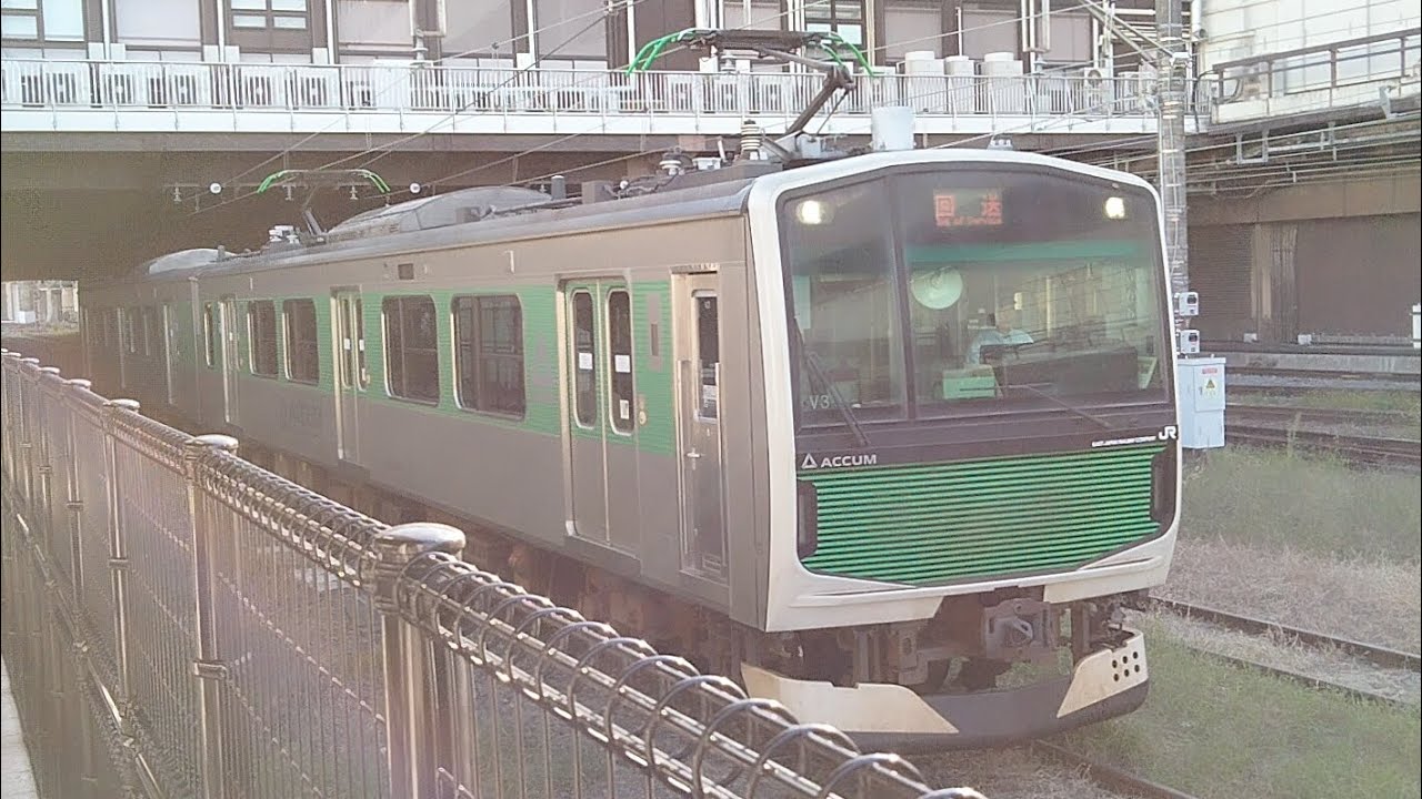 今年初撮影！《EV-E301系V3編成(ACCUM) ОM入場回送(指定保全)》EV-E301系V3編成が回送列車として大宮駅13番線に入線到着停車するシーン(回8633M)2023/10 ...