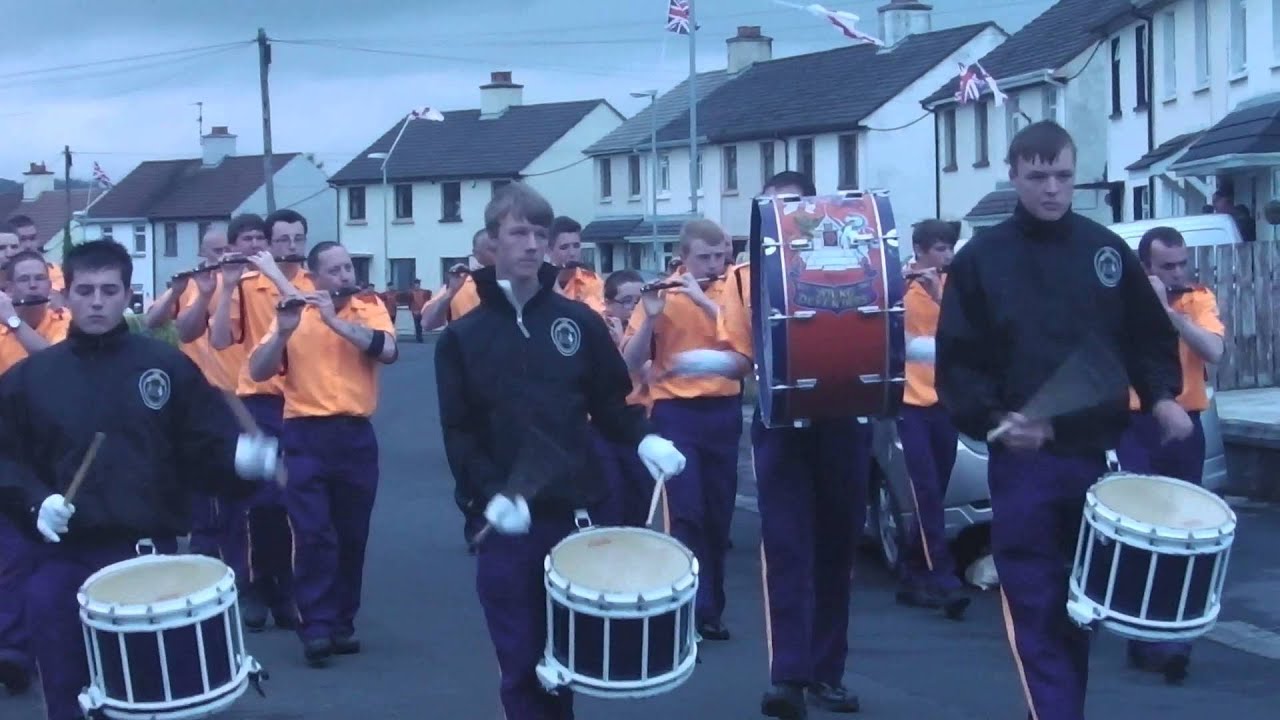 Dervock Young Defenders @ Pride of the Orange & Blue 2013 - YouTube