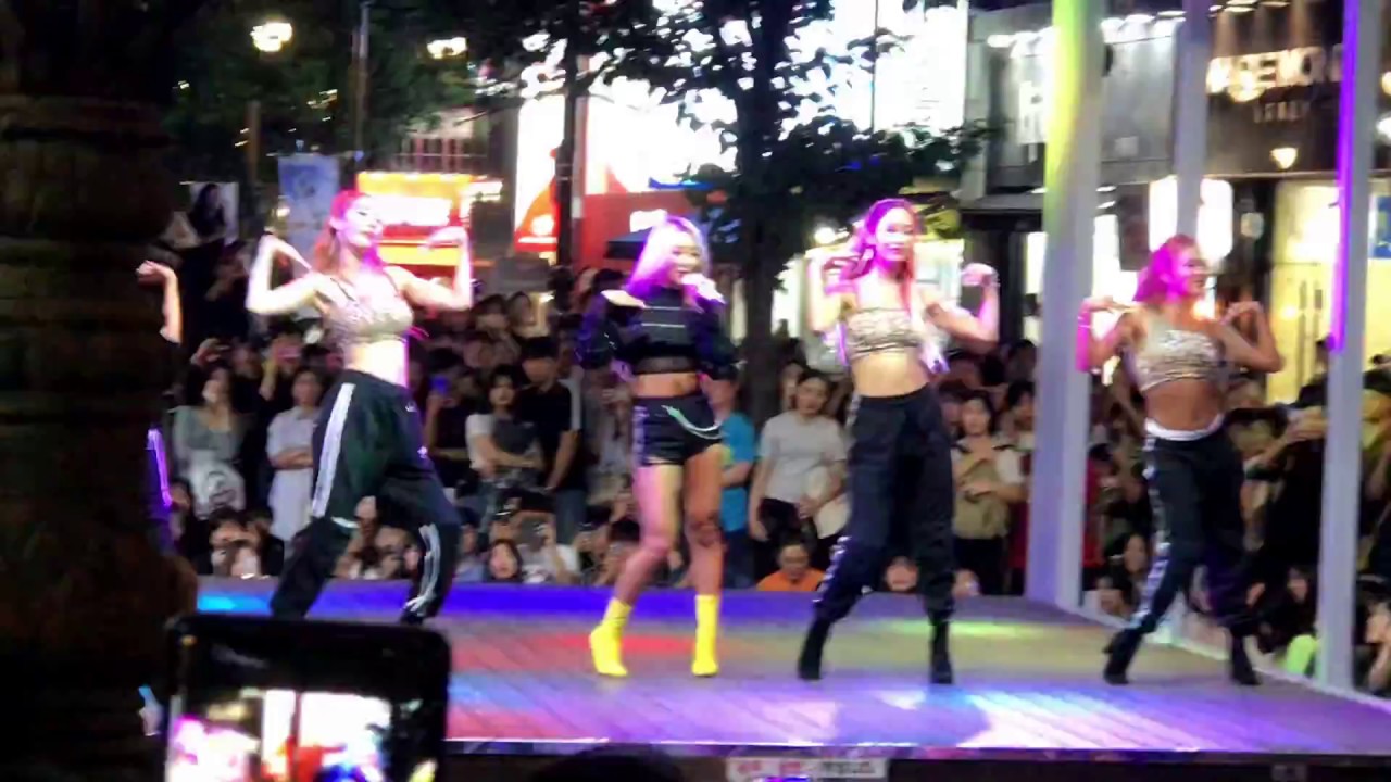 👄효린(Hyolyn)_ BAE(베이) 4K 직캠 / 인트로 신곡 홍보+관객과 함께.. - YouTube