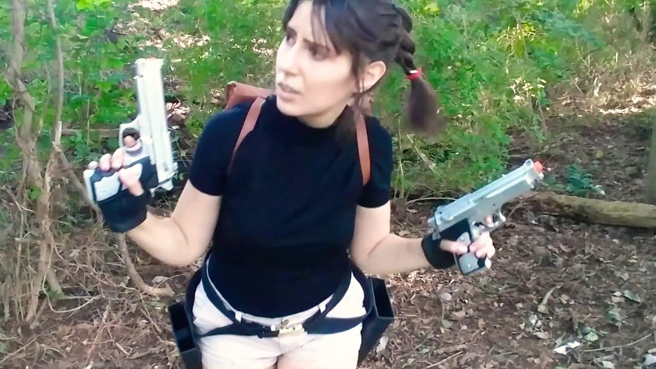 Clara Croftfield! (Claire Redfield/Lara Croft cosplay) - YouTube