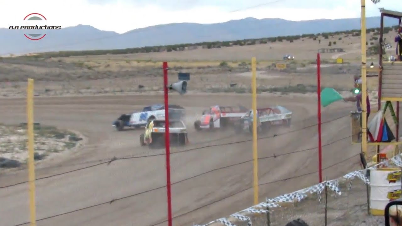 Wild Bills Raceway Modified Heat Race 9/8/18 - YouTube