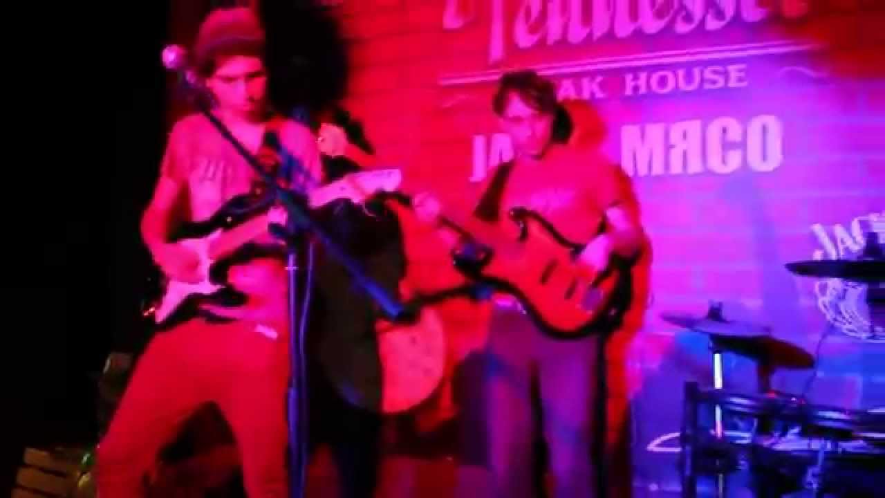 RHCP – Around The World / The Pingwings - YouTube