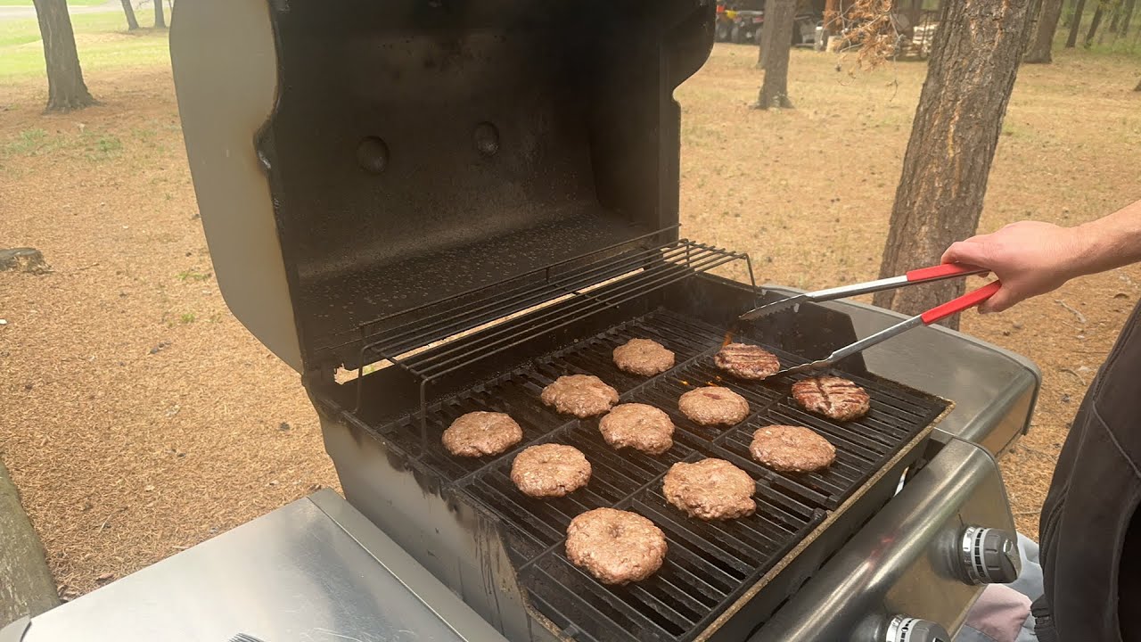 Cooking the Bbq - YouTube